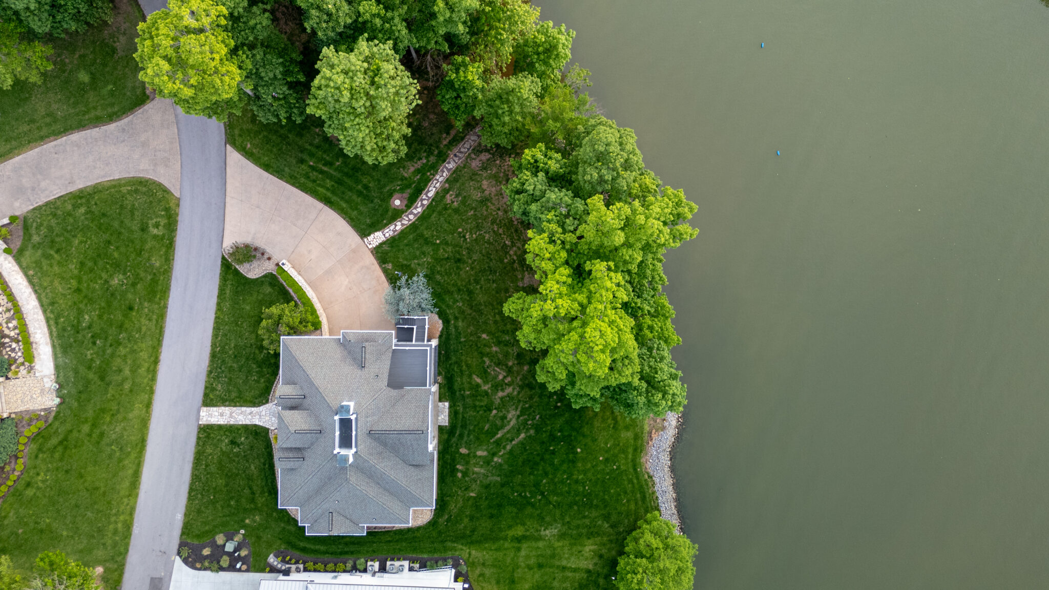 Lake Barkley Estate - J. P. King Auction Company